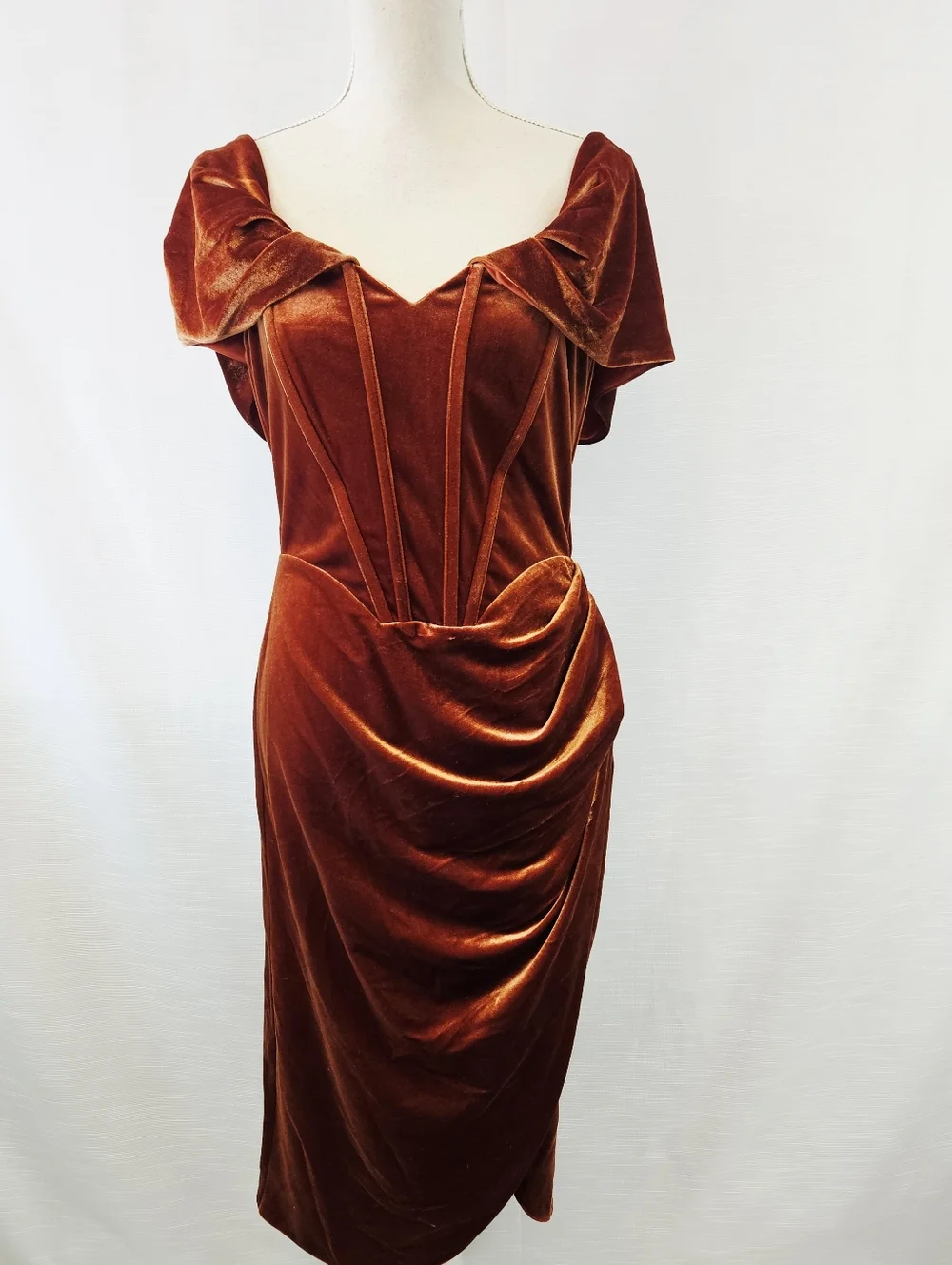 Miss Circle | Dresses | Miss Circle New York Omaria Velvet Off The ...